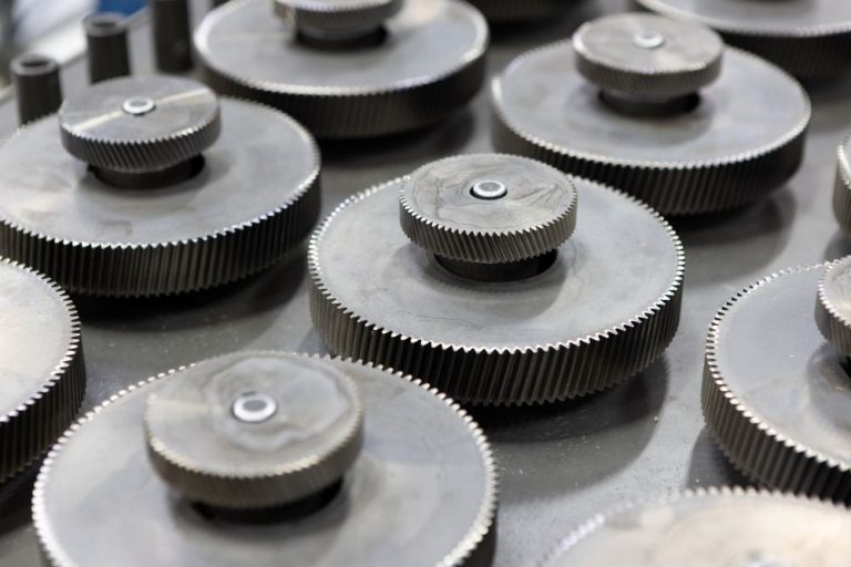 Spur gear vs bevel gear vs worm gear types | STOBER